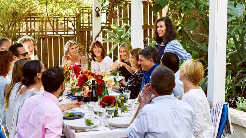 12 Dinner Party Essentials You CAN'T Forget * The Holidaze Craze