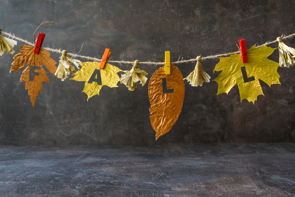 Fall Garland Decor Ideas * The Holidaze Craze