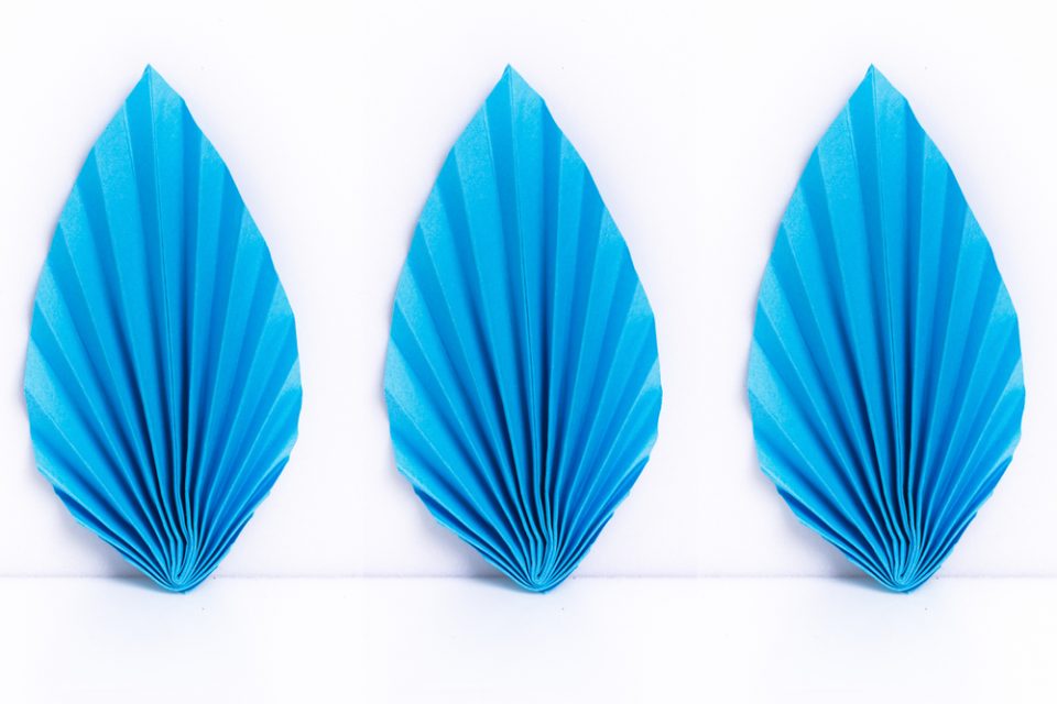 Fan Folded Leaves For Thanksgiving * The Holidaze Craze