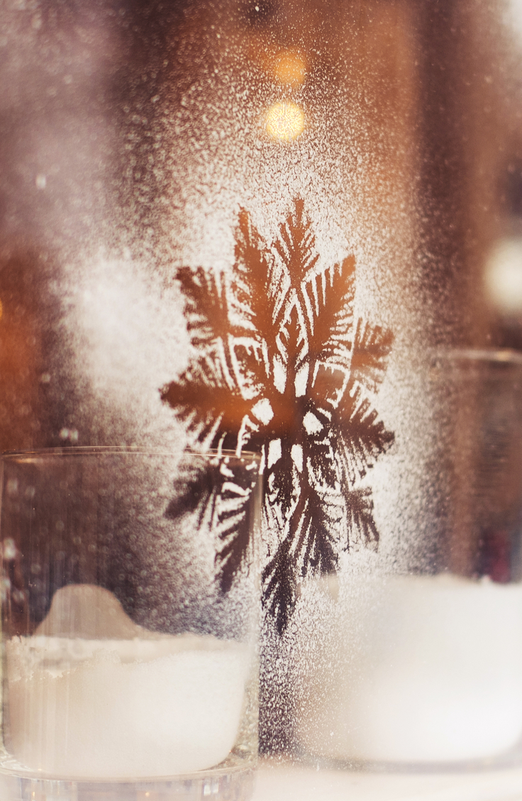 Christmas Window Decor Ideas: Christmas-Decor-Theholidazecraze.com