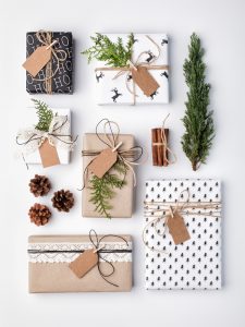 Christmas Present Ribbon Wrapping Ideas: DIY - Theholidazecraze.com